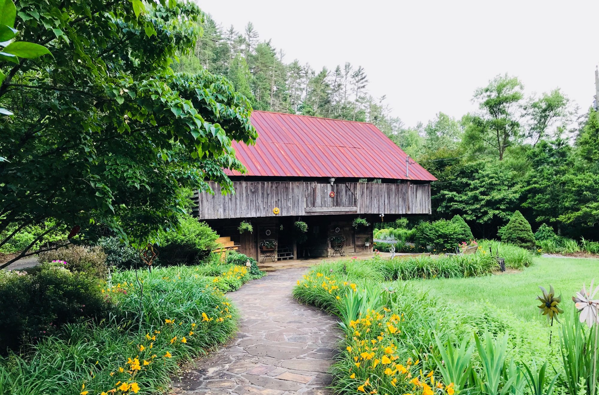 Cabin Rentals – The Lily Barn